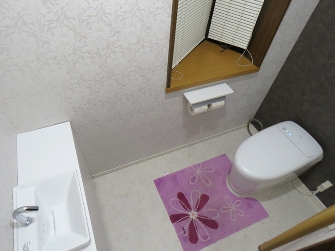 狭い暗いトイレをDIYやリフォームでおしゃれにする方法！参考にしたい実例まとめ | リフォーム費用・価格・料金の無料一括見積もり【リショップナビ】